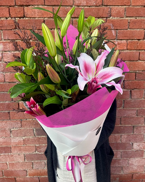 Bundle of Lillies – No1 Blooms